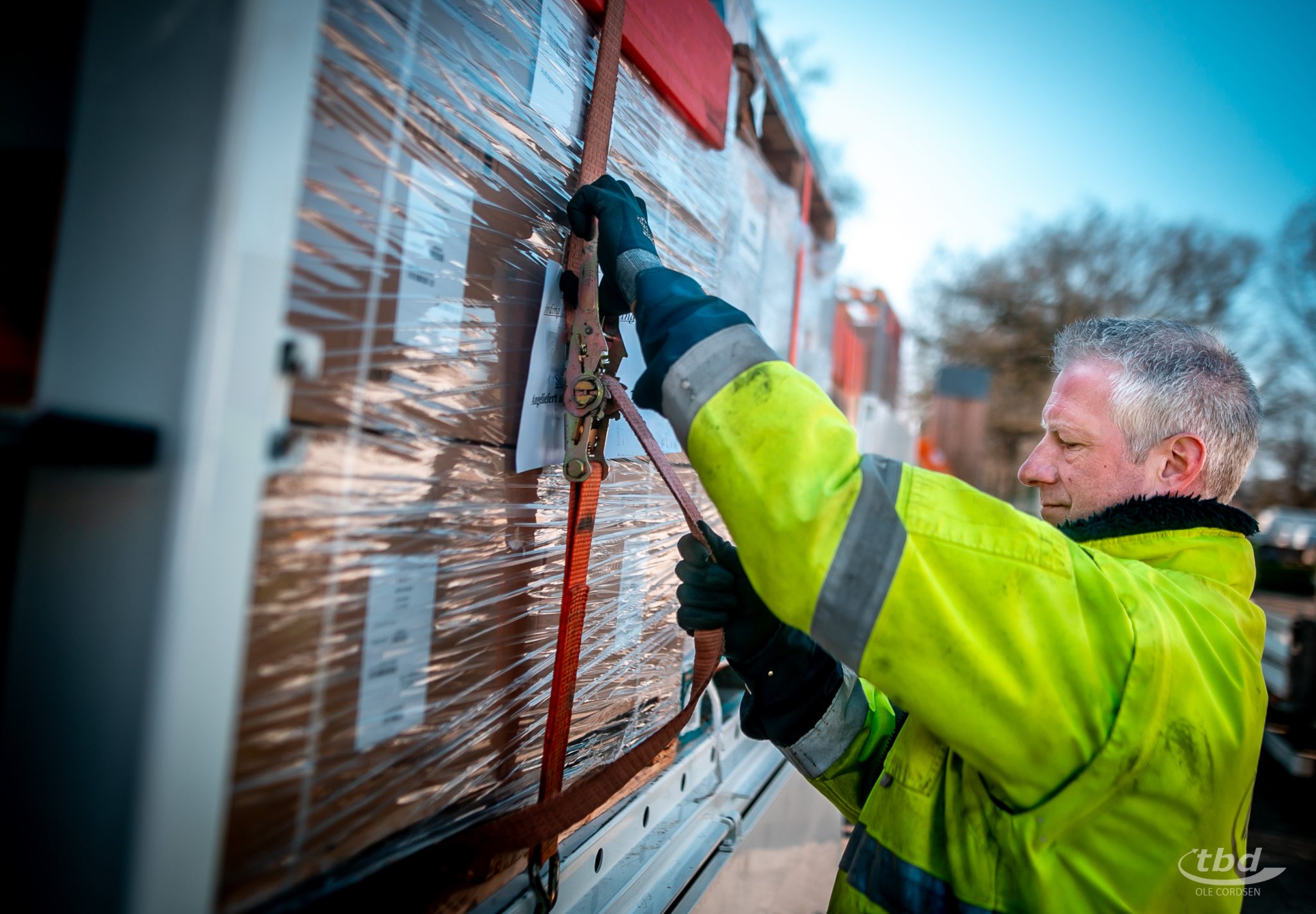 Starker Neuzugang: ein Tieflader-Gespann für die Material-Logistik bei tbd